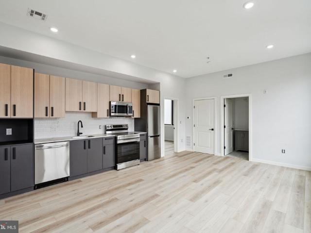 1112 16 E Berks Street # 405