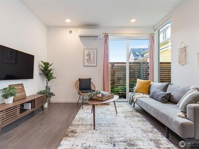1112 13th Ave Unit E, Seattle, WA 98122
