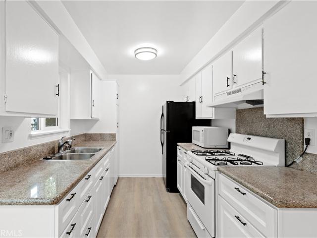 11138 Aqua Vista St, Unit 55, North Hollywood, CA 91602 | MLS #SR26089 | Compass