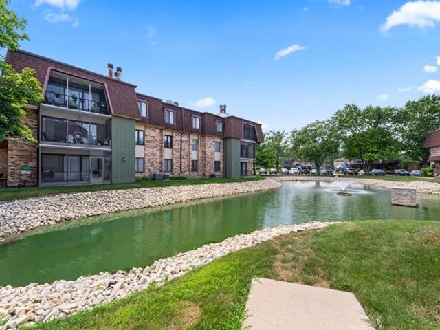 11138 Center Rd Unit D22, Palos Hills, IL 60465