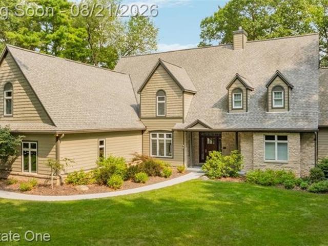 11138 Pine Needle Dr, Brighton, MI 48114