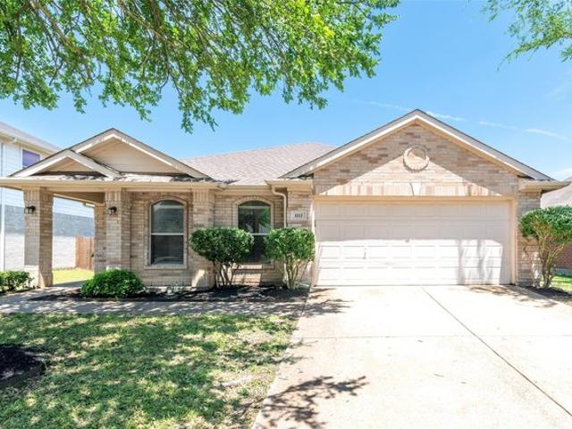 1113 Mockingbird Dr, Aubrey, TX 76227