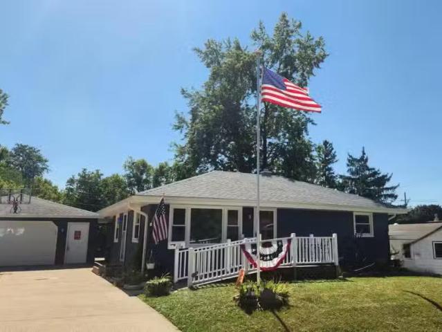 1113 OSCAR ST, WAUKESHA, WI 53186 Single Family Residence For.