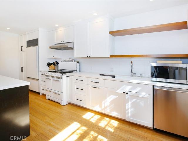 1113 Amoroso Pl, Venice, CA 90291 | MLS #GD26065 | Compass