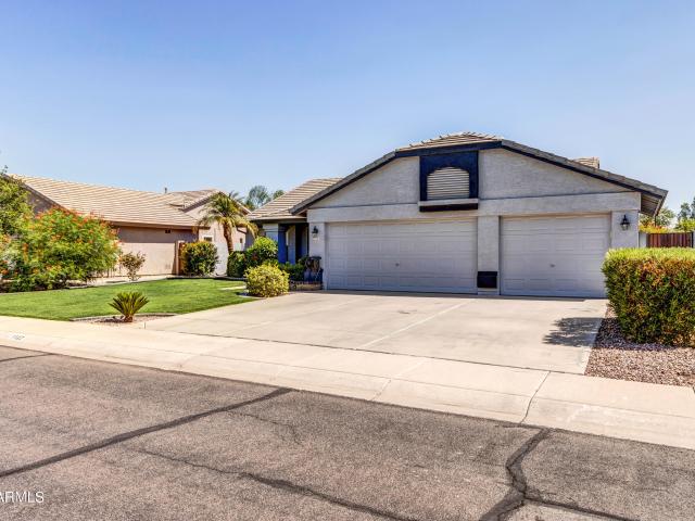 1113 E Betsy Lane