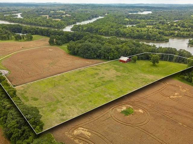 1113 E Robertson Rd, Castalian Springs, TN 37031