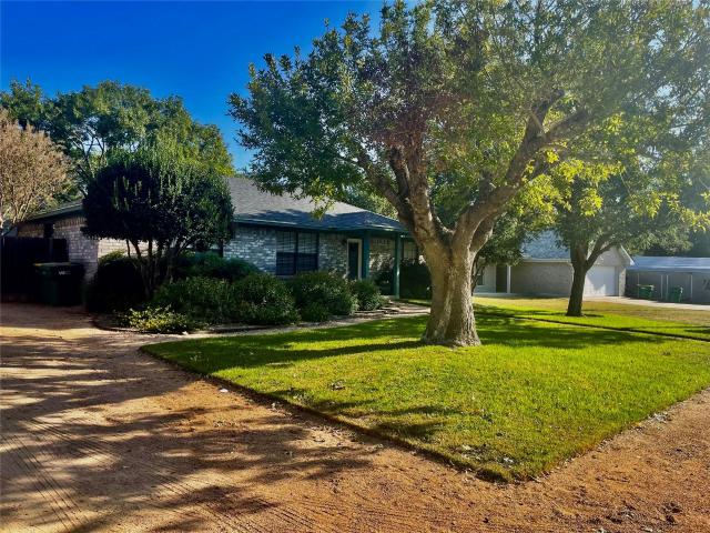 1113 Hackberry Dr