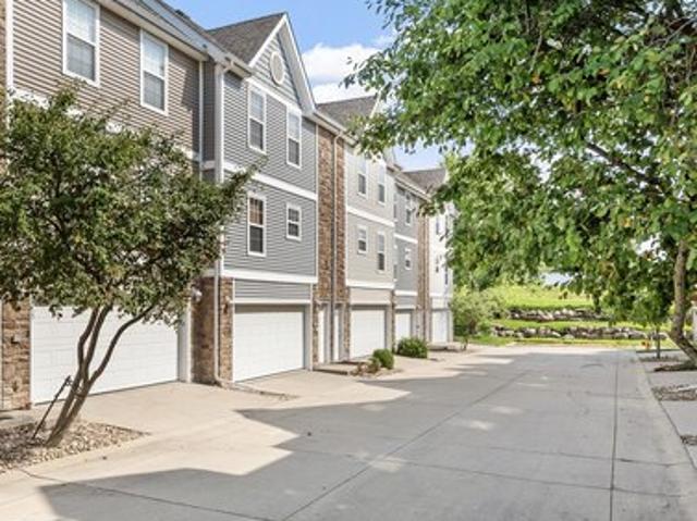 1113 Redstone Ln, Pleasant Hill, IA 50327