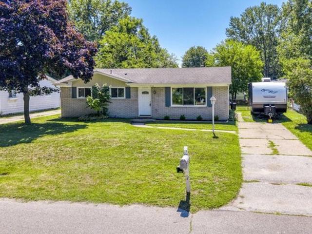 1113 Summer St, Algonac, MI 48001
