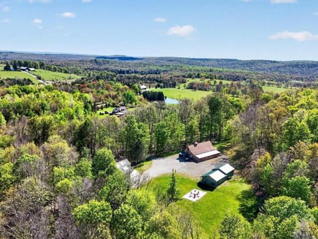 1113 Upper Woods Rd, Honesdale, PA 18431