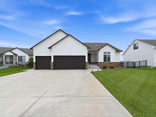 1113 W Lakeway Ct, Andover, KS 67002