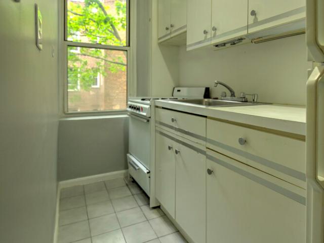 111 3 th Avenue, Queens, NY