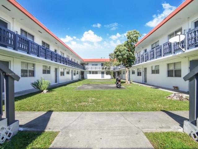 111 152nd St NW #10, Miami, FL 33169