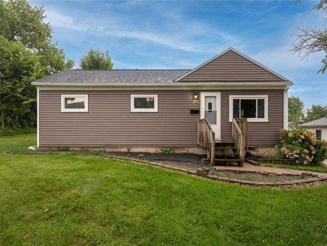 111 21st St, Marion, IA 52302