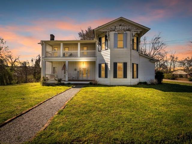 111 College Ave, Centerville, TN 37033