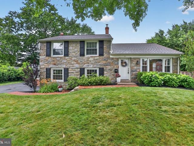 111 Canterbury Dr, Wallingford, PA 19086