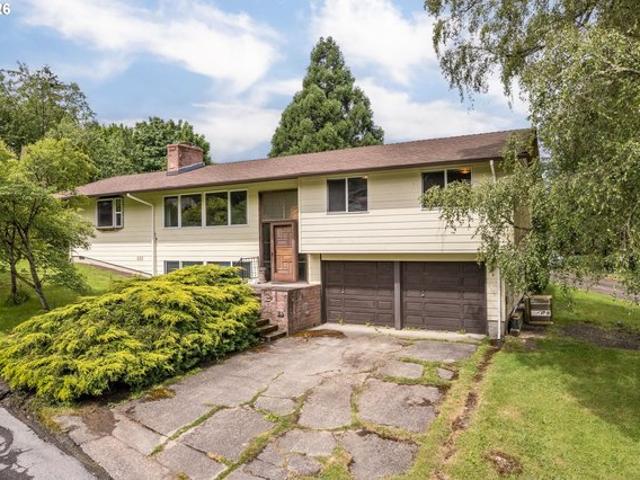 111 Canyon View Dr, Longview, WA 98632