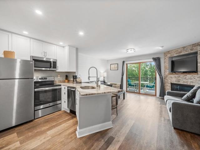 111 Center St Unit 302, Lake Geneva, WI 53147