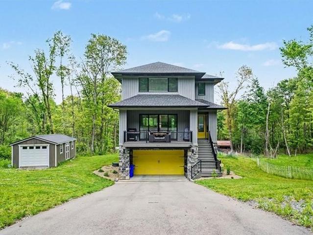 111 Church Ln, Beaver Falls, PA 15010