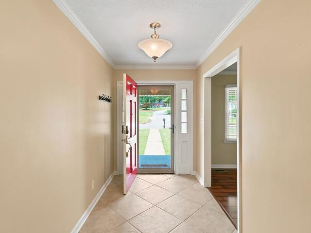 111 Chestnut Ln