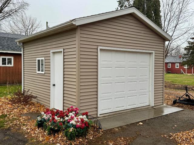 111 Cherry Ave, Bird Island, MN 55310 | MLS #6821
