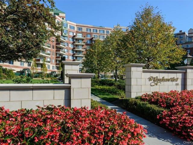 111 Cherry Valley Ave Apt 304, Garden City, NY 11530