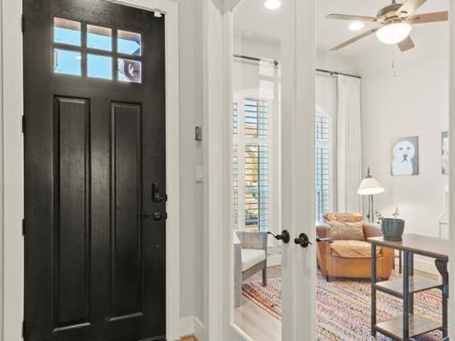 111 Chinaberry Bnd