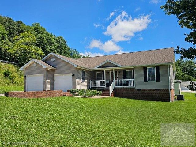 111 Cloverleaf St, Princeton, WV 24739