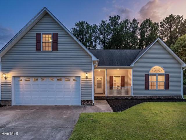 111 Croatan Woods Dr, New Bern, NC 28562