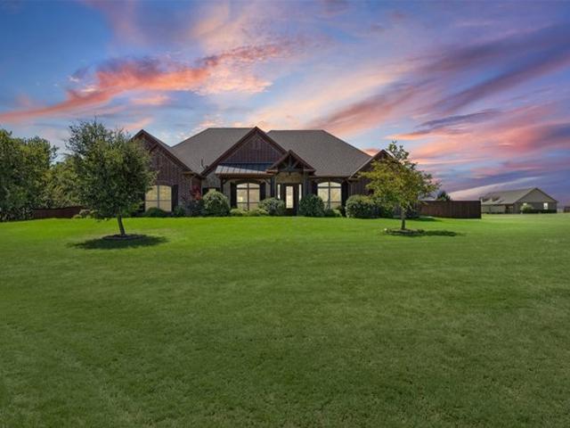 111 Crosswind Dr, Waxahachie, TX 75167