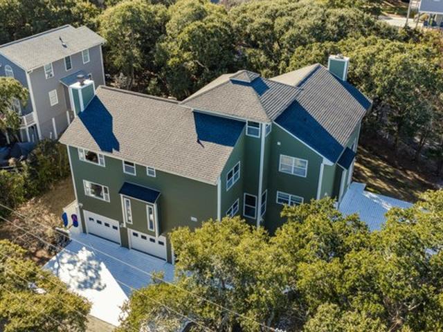 111 Cutlass Dr, Surf City, NC 28445