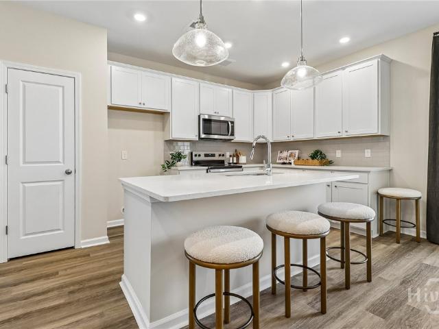 111 Annoula Way