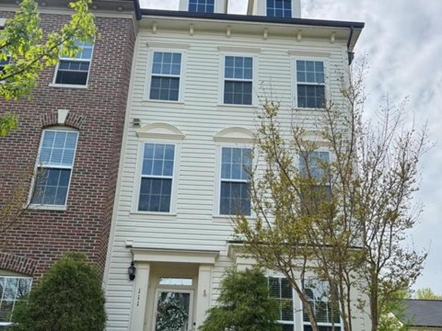 111 Almond Dr, Stafford, VA 22554