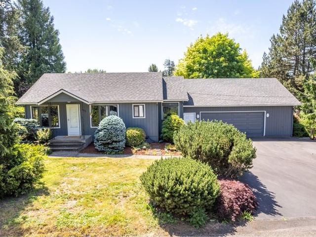 111 Appleman Dr, Castle Rock, WA 98611