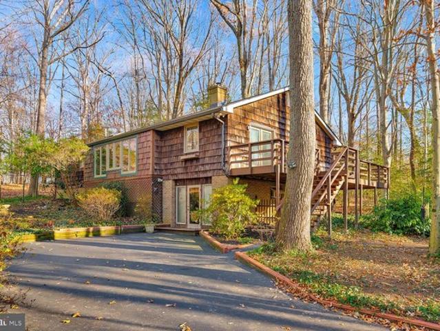 111 Autumn Ct, Huntingtown, MD 20639
