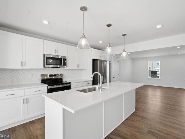 111 Bolingbroke Way