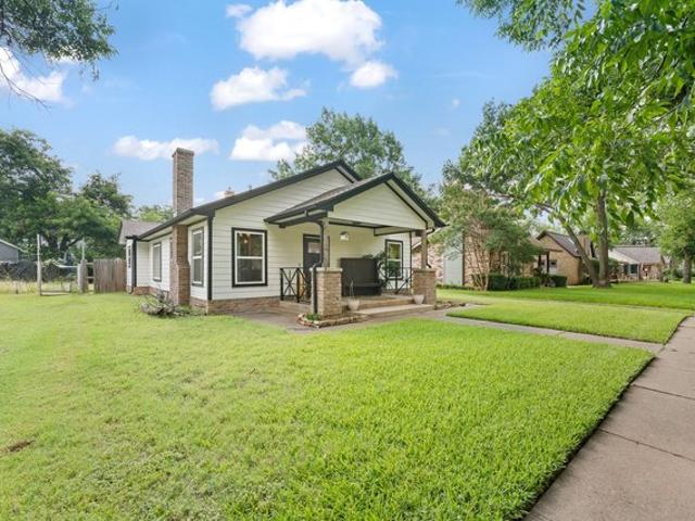 111 Bellevue Dr, Cleburne, TX 76033