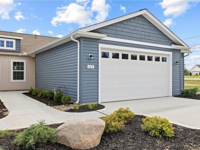 111 Brunswick Dr, Elyria, OH 44035
