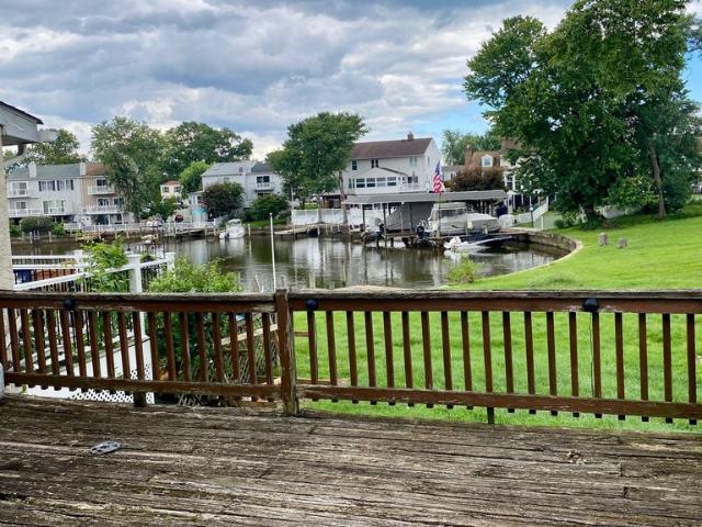 111 Breakwater Court