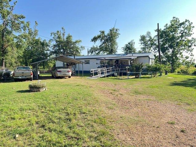 111 Bridgers St Apt C, Belzoni, MS 39038
