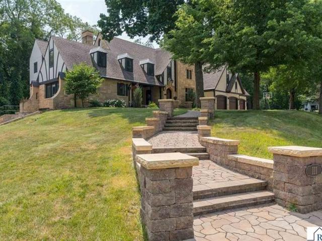 111 Dell Ave, Mankato, MN 56001