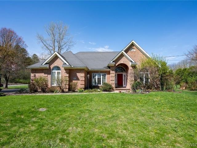 111 Dellwood Dr, Elma, NY 14059
