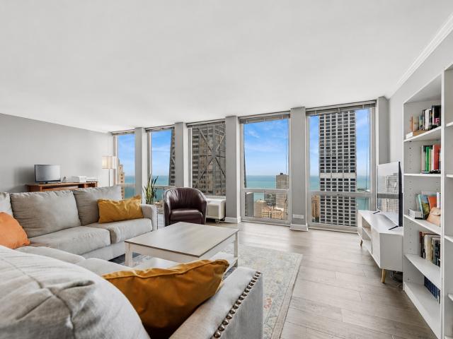 111 E Chestnut Street # 47F