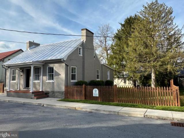 111 E New St, Shepherdstown, WV 25443