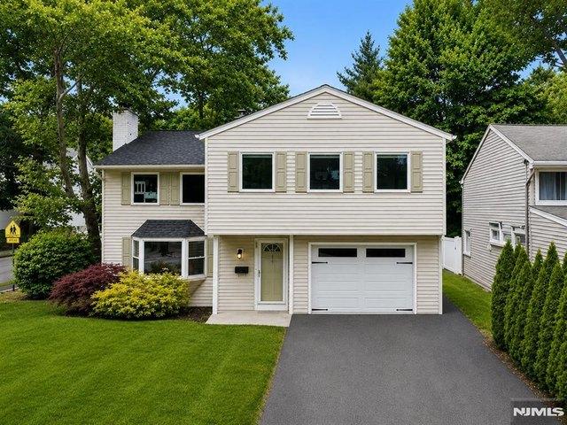 111 E Prospect St, Waldwick, NJ 07463