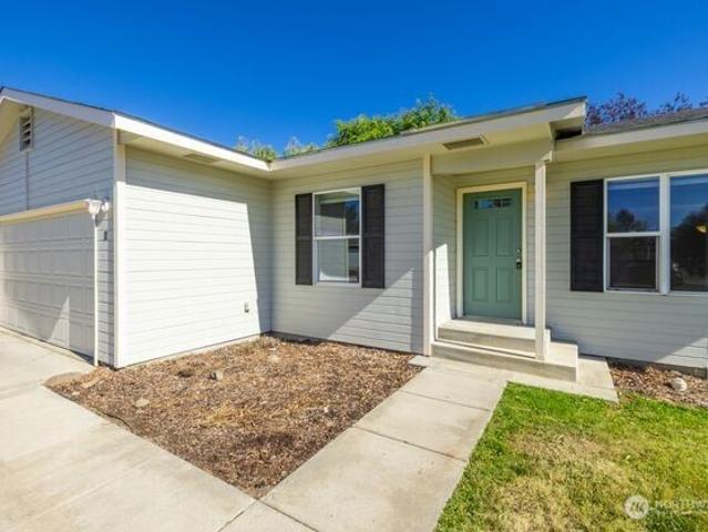111 E Queen Place