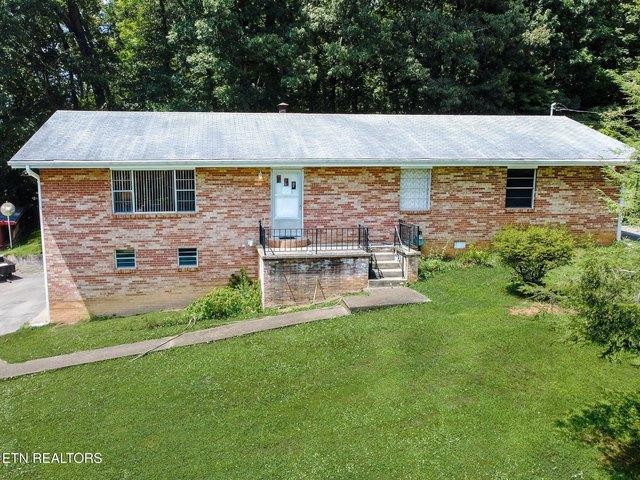 111 Forest Heights Cir, Lenoir City, TN 37772