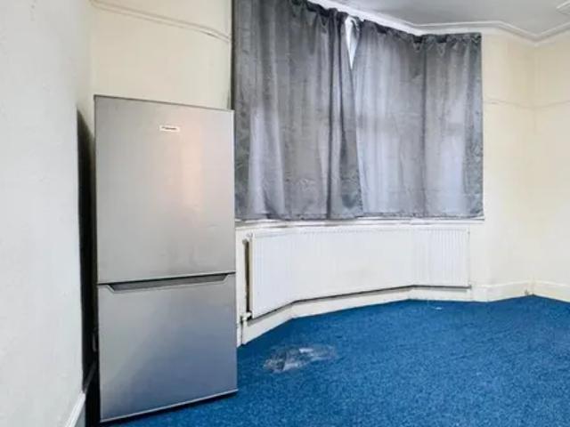 111 Fanshawe Avenue, London, IG11 8RF, United Kingdom | 2 bed apartment for rent #165790535 | Rentberry