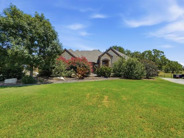 111 Flying Diamond Dr, Springtown, TX 76082