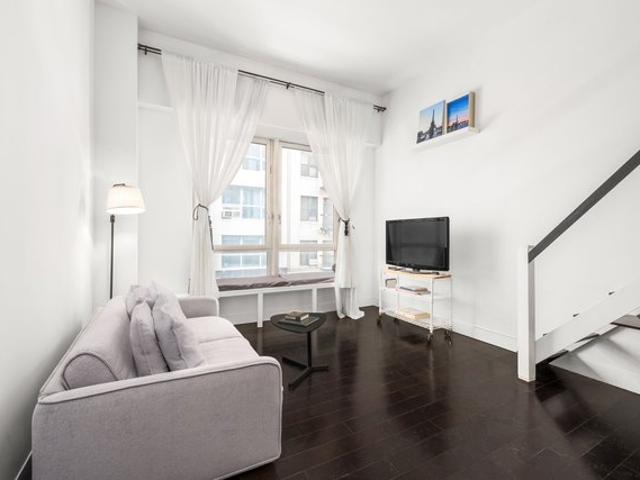 111 Fulton St Apt 420, New York, NY 10038